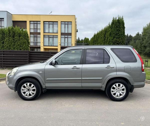 Grey Honda CR-V 2005 in Vilnius, with an engine capacity of 2.20 L and mileage of 350 thousand km for 2500 €, photo 5 on AUTOMOTO.COM.LV