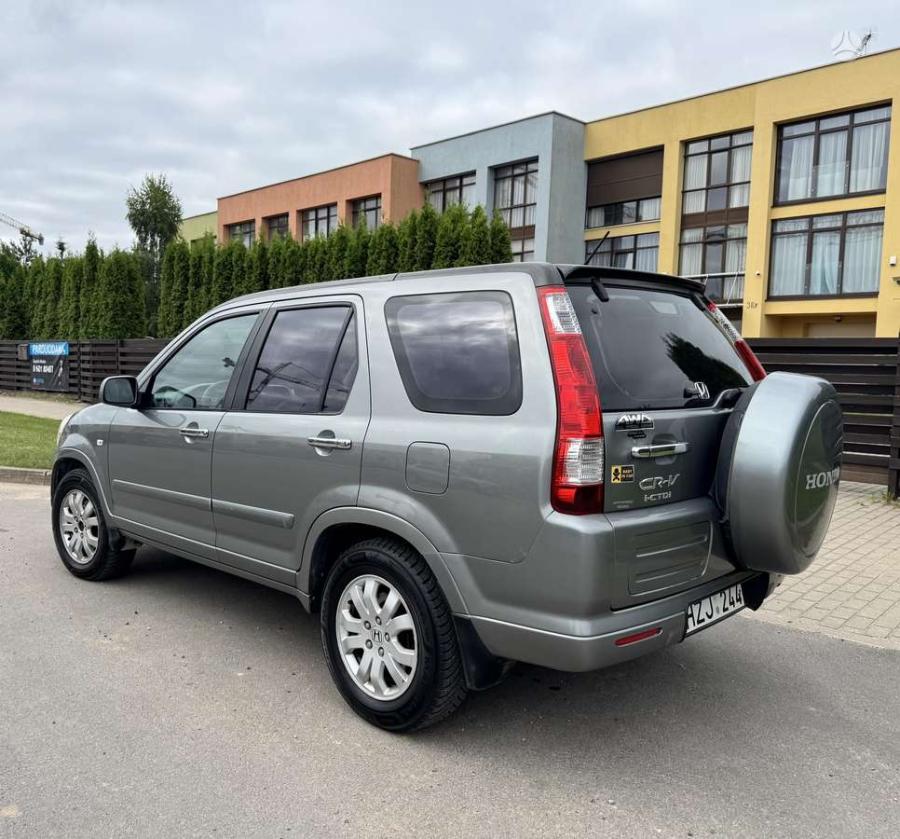 Pelēks Honda CR-V 2005 Viļņa, ar dzinēja tilpumu 2.20 L un nobraukumu 350 tūkst. km par 2500 €, foto 7 vietnē AUTOMOTO.COM.LV