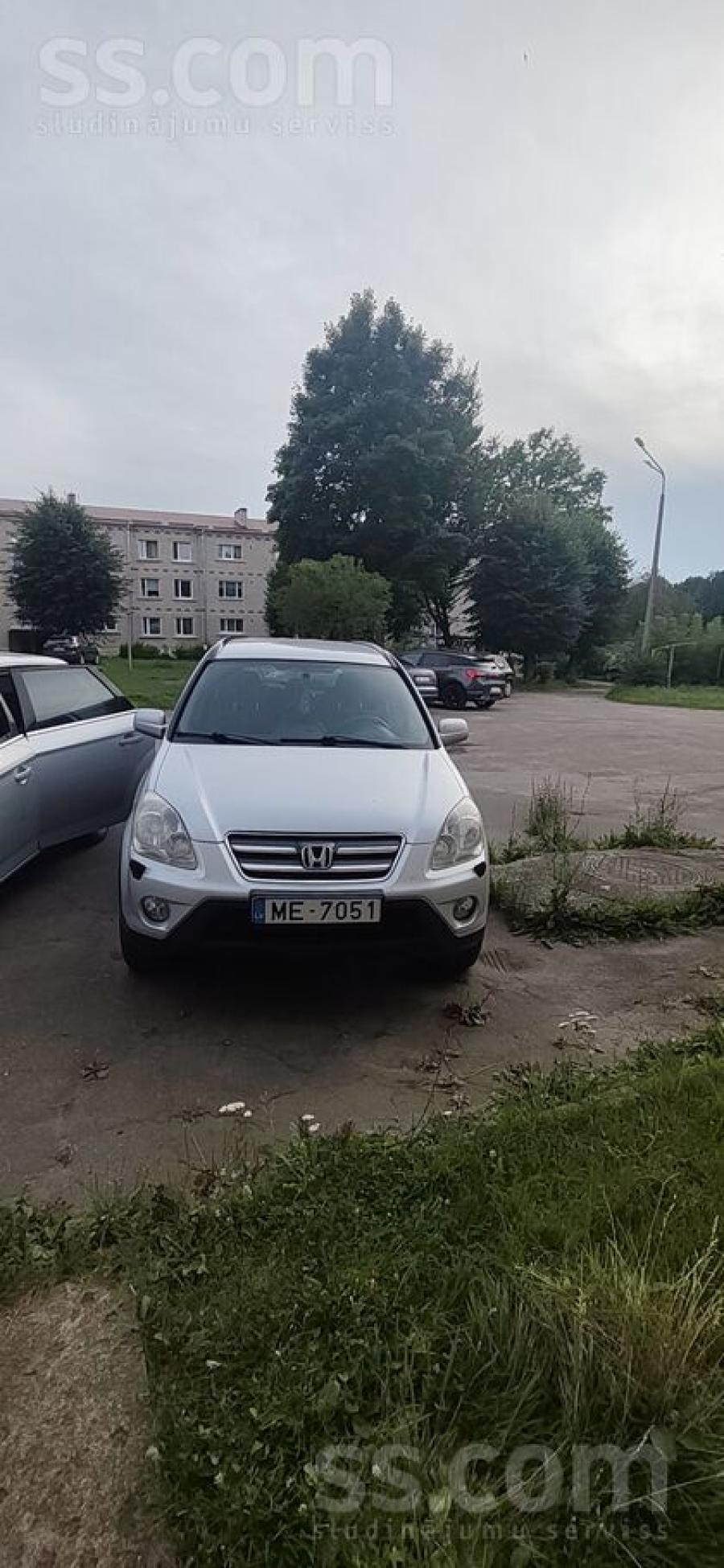 Grey Honda CR-V 2005 in Daugavpils, with an engine capacity of 2.00 L and mileage of 307 thousand km for 1156 €, photo 1 on AUTOMOTO.COM.LV