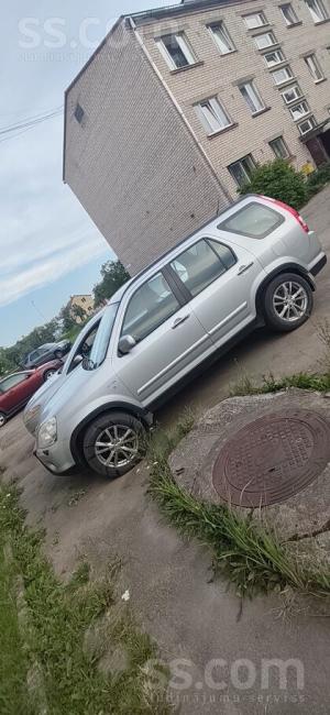 Grey Honda CR-V 2005 in Daugavpils, with an engine capacity of 2.00 L and mileage of 307 thousand km for 1156 €, photo 3 on AUTOMOTO.COM.LV