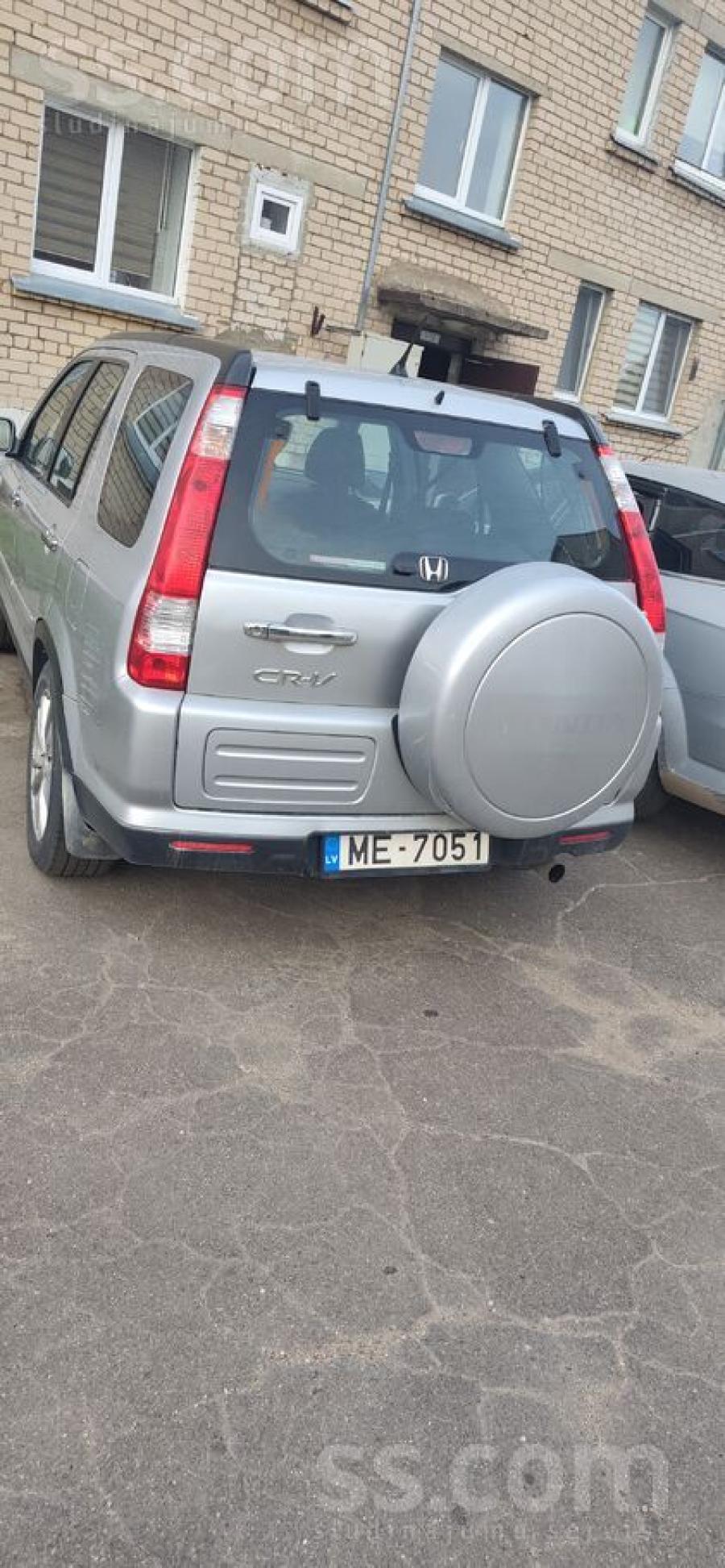 Grey Honda CR-V 2005 in Daugavpils, with an engine capacity of 2.00 L and mileage of 307 thousand km for 1156 €, photo 4 on AUTOMOTO.COM.LV