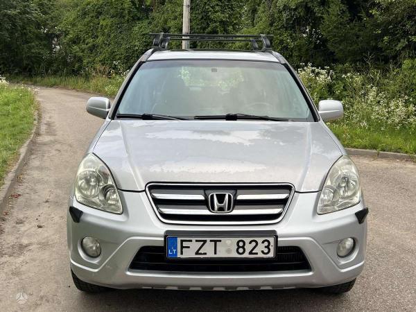 Grey Honda CR-V 2005 in Vilnius, with an engine capacity of 2.20 L and mileage of 300 thousand km for 1750 €, photo 7 on AUTOMOTO.COM.LV