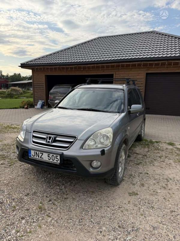 Grey Honda CR-V 2005 in Utena, with an engine capacity of 2.20 L and mileage of 290 thousand km for 1900 €, photo 1 on AUTOMOTO.COM.LV