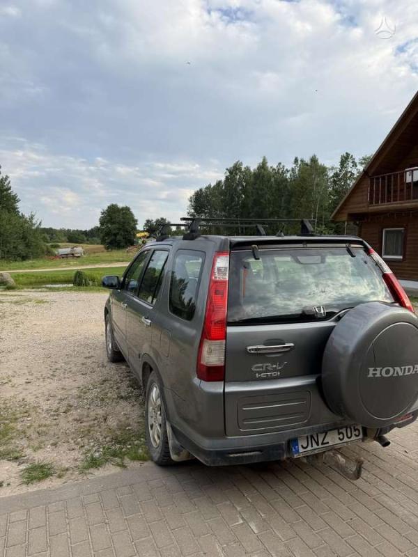 Grey Honda CR-V 2005 in Utena, with an engine capacity of 2.20 L and mileage of 290 thousand km for 1900 €, photo 4 on AUTOMOTO.COM.LV
