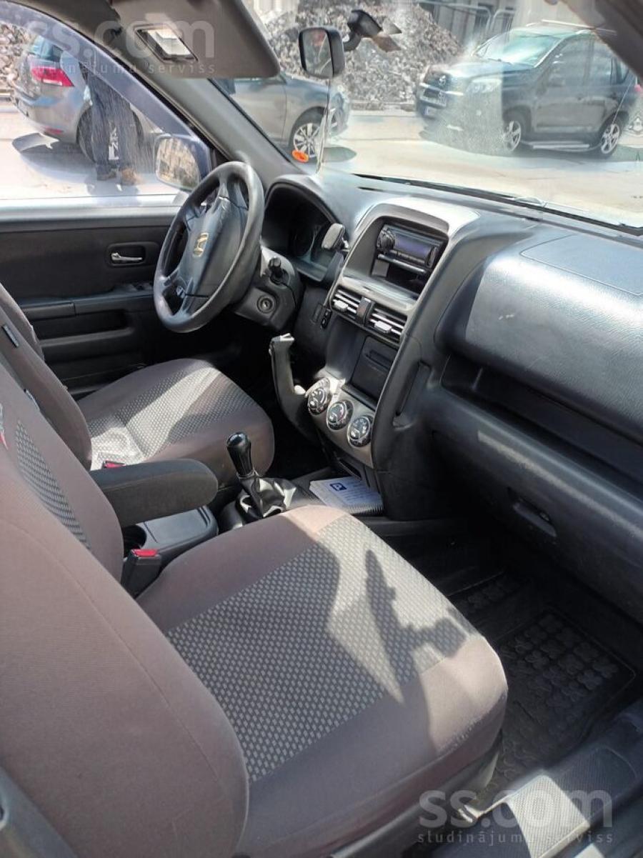 Pelēks Honda CR-V 2005 Rīga, ar dzinēja tilpumu 2.00 L un nobraukumu 312 tūkst. km par 1700 €, foto 4 vietnē AUTOMOTO.COM.LV