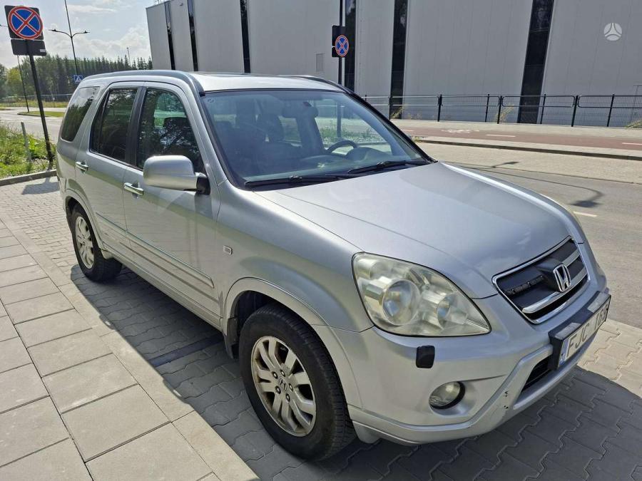 Grey Honda CR-V 2005 in Vilnius, with an engine capacity of 2.20 L and mileage of 301 thousand km for 2200 €, photo 4 on AUTOMOTO.COM.LV