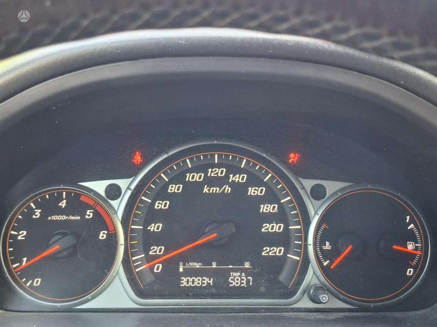 Grey Honda CR-V 2005 in Vilnius, with an engine capacity of 2.20 L and mileage of 301 thousand km for 2200 €, photo 10 on AUTOMOTO.COM.LV