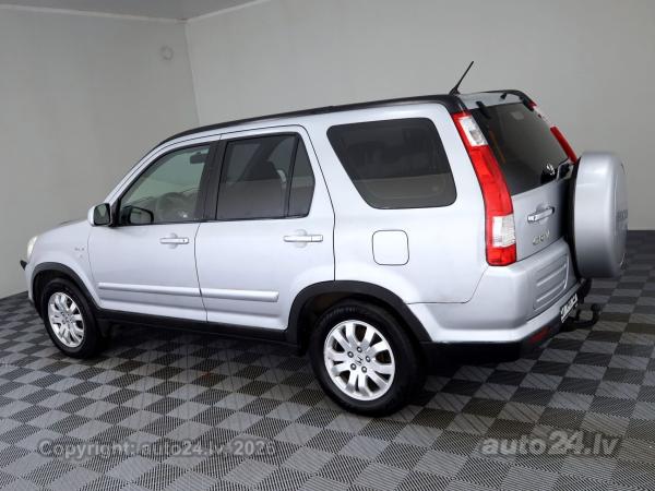 Grey Honda CR-V 2005 in Tallinn, with an engine capacity of 2.00 L and mileage of 297 thousand km for 1199 €, photo 5 on AUTOMOTO.COM.LV