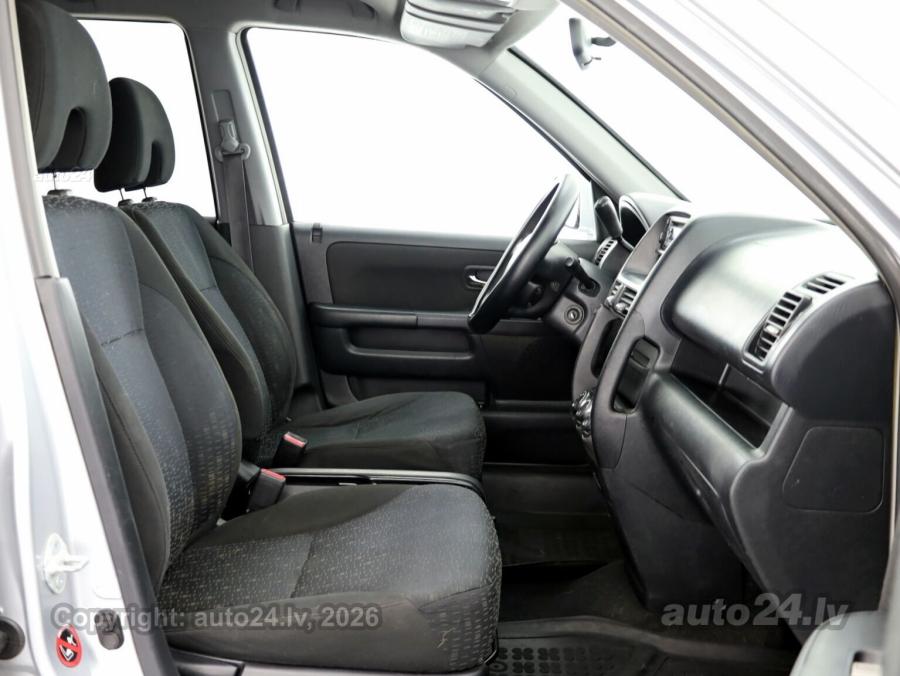 Grey Honda CR-V 2005 in Tallinn, with an engine capacity of 2.00 L and mileage of 297 thousand km for 1199 €, photo 7 on AUTOMOTO.COM.LV