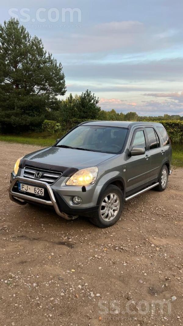 Pelēks Honda CR-V 2005 Gulbene, ar dzinēja tilpumu 2.00 L un nobraukumu 240 tūkst. km par 2450 €, foto 1 vietnē AUTOMOTO.COM.LV