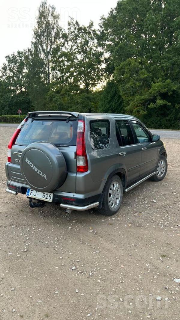 Grey Honda CR-V 2005 in Gulbene, with an engine capacity of 2.00 L and mileage of 240 thousand km for 2450 €, photo 4 on AUTOMOTO.COM.LV