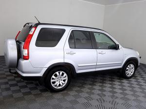 Pelēks Honda CR-V 2005 Tallina, ar dzinēja tilpumu 2.00 L un nobraukumu 297 tūkst. km par 1199 €, foto 4 vietnē AUTOMOTO.COM.LV