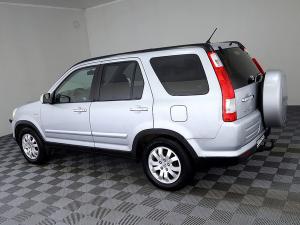 Pelēks Honda CR-V 2005 Tallina, ar dzinēja tilpumu 2.00 L un nobraukumu 297 tūkst. km par 1199 €, foto 5 vietnē AUTOMOTO.COM.LV