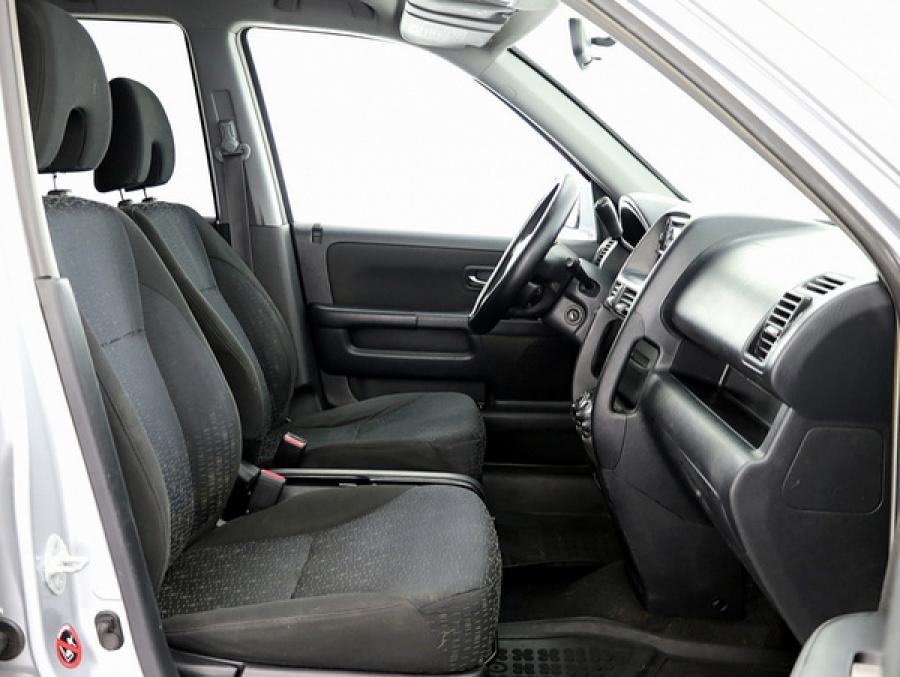 Pelēks Honda CR-V 2005 Tallina, ar dzinēja tilpumu 2.00 L un nobraukumu 297 tūkst. km par 1199 €, foto 7 vietnē AUTOMOTO.COM.LV
