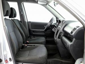 Pelēks Honda CR-V 2005 Tallina, ar dzinēja tilpumu 2.00 L un nobraukumu 297 tūkst. km par 1199 €, foto 14 vietnē AUTOMOTO.COM.LV