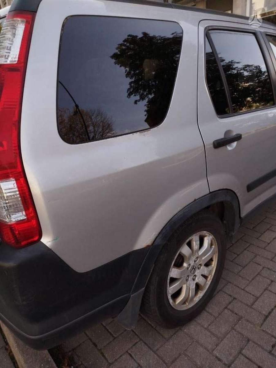 Pelēks Honda CR-V 2005 Kauņa, ar dzinēja tilpumu 2.35 L un nobraukumu 182 tūkst. km par 1800 €, foto 6 vietnē AUTOMOTO.COM.LV