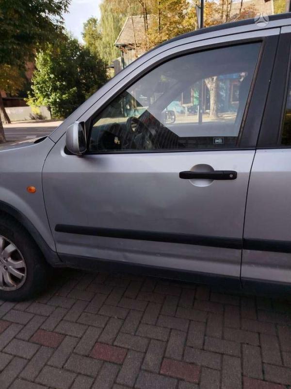 Grey Honda CR-V 2005 in Kaunas, with an engine capacity of 2.35 L and mileage of 182 thousand km for 1800 €, photo 3 on AUTOMOTO.COM.LV