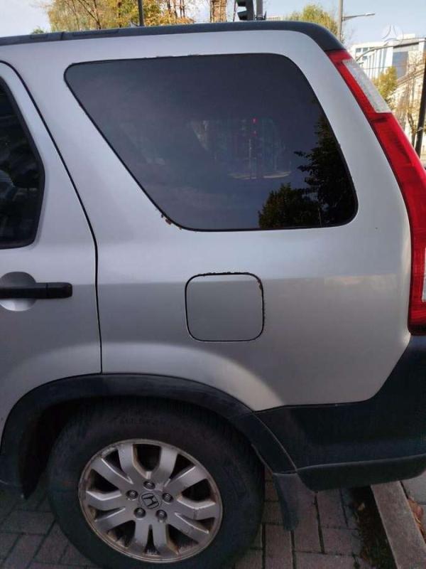 Grey Honda CR-V 2005 in Kaunas, with an engine capacity of 2.35 L and mileage of 182 thousand km for 1800 €, photo 4 on AUTOMOTO.COM.LV