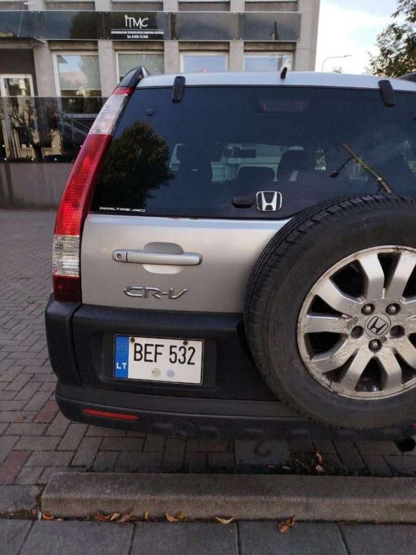 Grey Honda CR-V 2005 in Kaunas, with an engine capacity of 2.35 L and mileage of 182 thousand km for 1800 €, photo 5 on AUTOMOTO.COM.LV