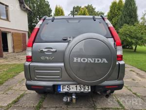 Pelēks Honda CR-V 2005 Cēsis, ar dzinēja tilpumu 2.00 L un nobraukumu 227 tūkst. km par 2450 €, foto 3 vietnē AUTOMOTO.COM.LV