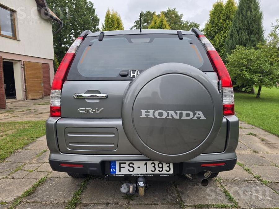 Pelēks Honda CR-V 2005 Cēsis, ar dzinēja tilpumu 2.00 L un nobraukumu 227 tūkst. km par 2450 €, foto 3 vietnē AUTOMOTO.COM.LV