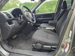 Pelēks Honda CR-V 2005 Cēsis, ar dzinēja tilpumu 2.00 L un nobraukumu 227 tūkst. km par 2450 €, foto 8 vietnē AUTOMOTO.COM.LV