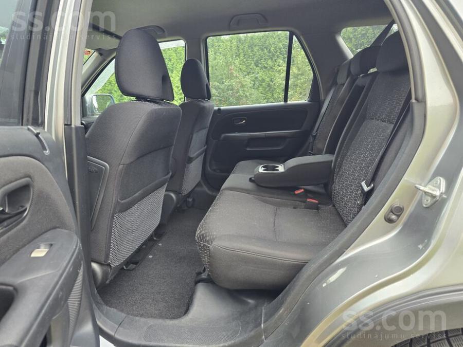Pelēks Honda CR-V 2005 Cēsis, ar dzinēja tilpumu 2.00 L un nobraukumu 227 tūkst. km par 2450 €, foto 9 vietnē AUTOMOTO.COM.LV