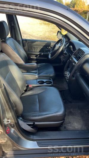Grey Honda CR-V 2005 in Gulbene, with an engine capacity of 2.00 L and mileage of 200 thousand km for 1900 €, photo 12 on AUTOMOTO.COM.LV