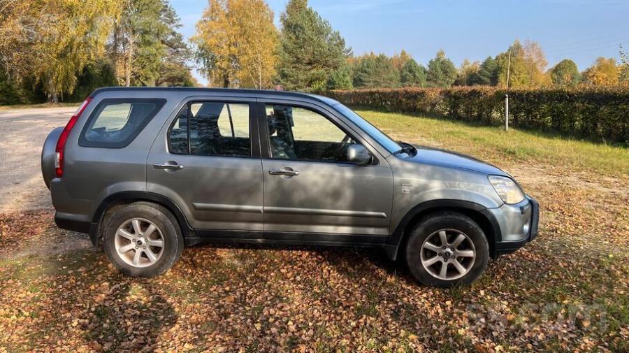 Grey Honda CR-V 2005 in Gulbene, with an engine capacity of 2.00 L and mileage of 200 thousand km for 1900 €, photo 17 on AUTOMOTO.COM.LV
