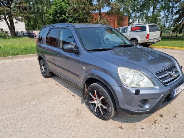 Grey Honda CR-V 2006 in Riga, with an engine capacity of 2.20 L and mileage of 292 thousand km for 3000 €, photo 2 on AUTOMOTO.COM.LV