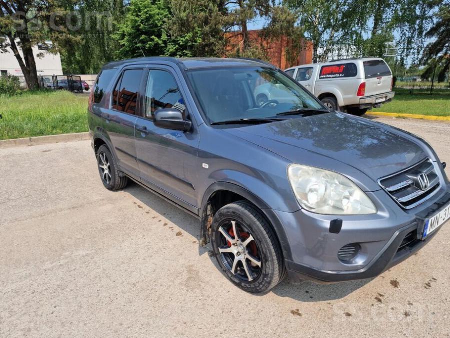 Grey Honda CR-V 2006 in Riga, with an engine capacity of 2.20 L and mileage of 292 thousand km for 3000 €, photo 2 on AUTOMOTO.COM.LV