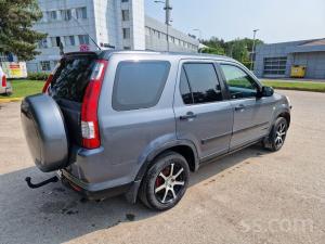 Grey Honda CR-V 2006 in Riga, with an engine capacity of 2.20 L and mileage of 292 thousand km for 3000 €, photo 3 on AUTOMOTO.COM.LV