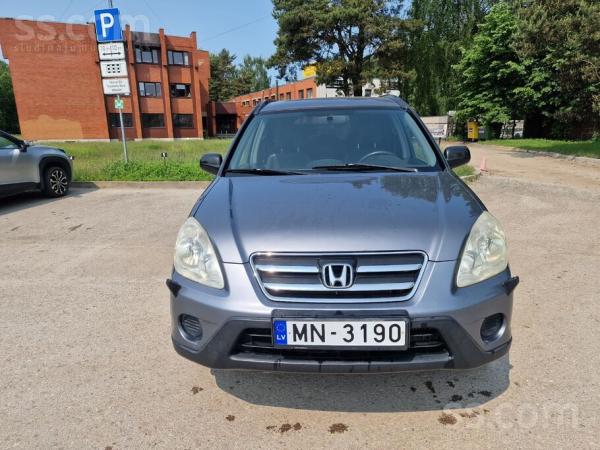Grey Honda CR-V 2006 in Riga, with an engine capacity of 2.20 L and mileage of 292 thousand km for 3000 €, photo 5 on AUTOMOTO.COM.LV