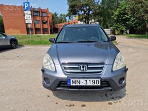 Grey Honda CR-V 2006 in Riga, with an engine capacity of 2.20 L and mileage of 292 thousand km for 3000 €, photo 5 on AUTOMOTO.COM.LV