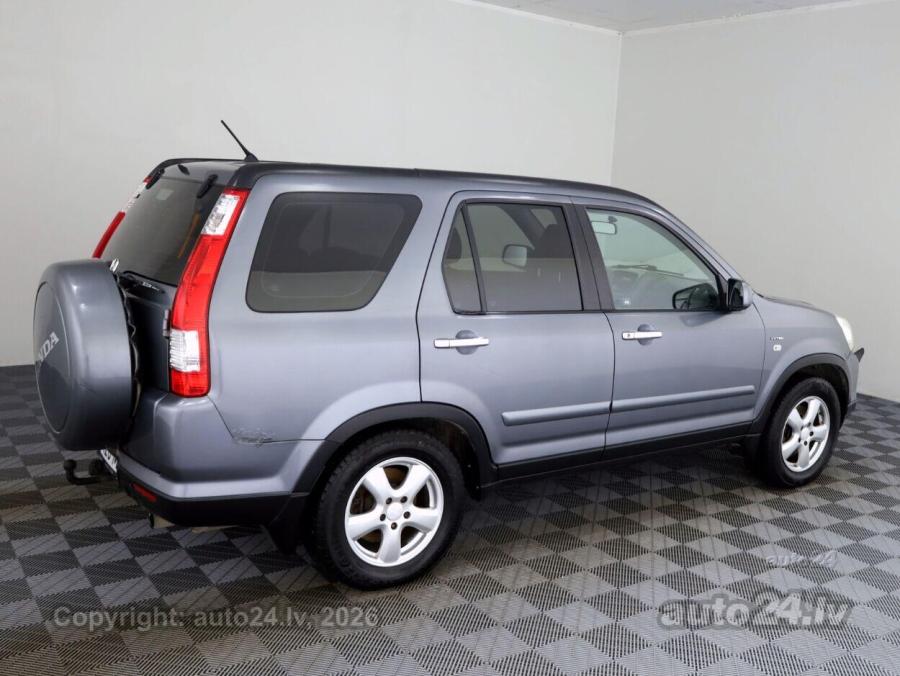 Pelēks Honda CR-V 2006 Tallina, ar dzinēja tilpumu 2.00 L un nobraukumu 472 tūkst. km par 999 €, foto 3 vietnē AUTOMOTO.COM.LV