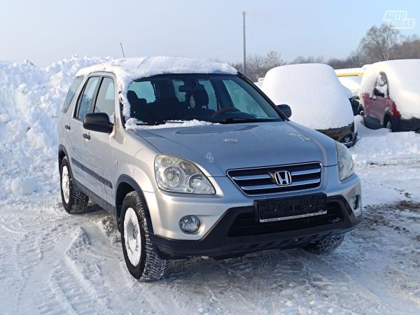 Grey Honda CR-V 2006 in Kretinga, with an engine capacity of 2.20 L and mileage of 298 thousand km for 3550 €, photo 3 on AUTOMOTO.COM.LV