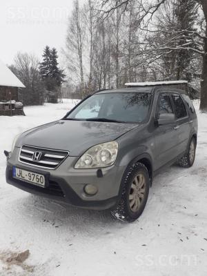 Grey Honda CR-V 2006 in Gulbene, with an engine capacity of 2.20 L and mileage of 261 thousand km for 2450 €, photo 2 on AUTOMOTO.COM.LV