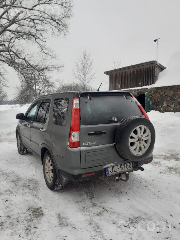 Grey Honda CR-V 2006 in Gulbene, with an engine capacity of 2.20 L and mileage of 261 thousand km for 2450 €, photo 3 on AUTOMOTO.COM.LV