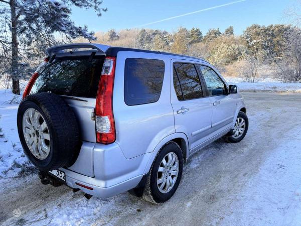 Grey Honda CR-V 2006 in Vilnius, with an engine capacity of 2.20 L and mileage of 260 thousand km for 2450 €, photo 4 on AUTOMOTO.COM.LV