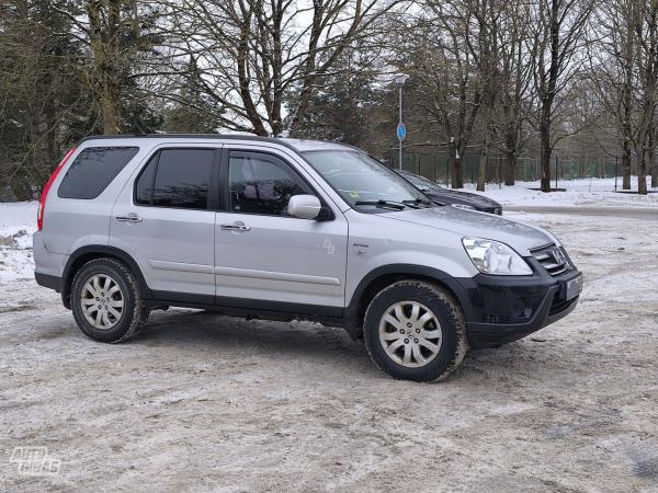 Grey Honda CR-V 2006 in Alytus, with an engine capacity of 2.20 L and mileage of 300 thousand km for 2400 €, photo 1 on AUTOMOTO.COM.LV