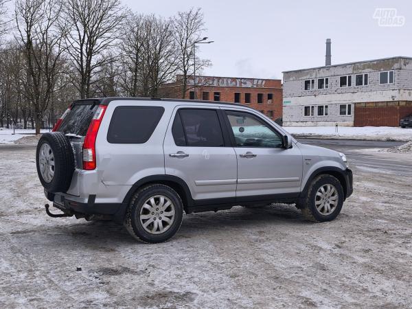 Grey Honda CR-V 2006 in Alytus, with an engine capacity of 2.20 L and mileage of 300 thousand km for 2400 €, photo 6 on AUTOMOTO.COM.LV