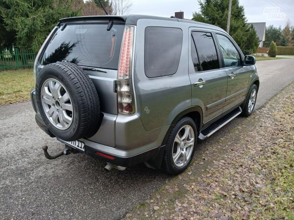 Grey Honda CR-V 2006 in Utena, with an engine capacity of 2.20 L and mileage of 300 thousand km for 3100 €, photo 3 on AUTOMOTO.COM.LV