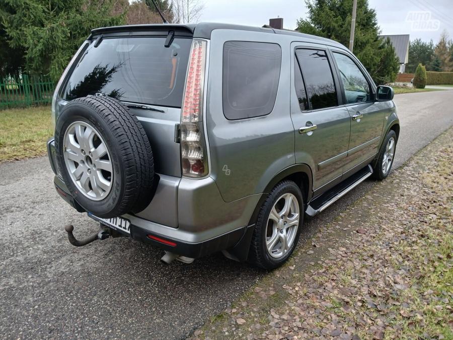 Pelēks Honda CR-V 2006 Utena, ar dzinēja tilpumu 2.20 L un nobraukumu 300 tūkst. km par 3100 €, foto 3 vietnē AUTOMOTO.COM.LV