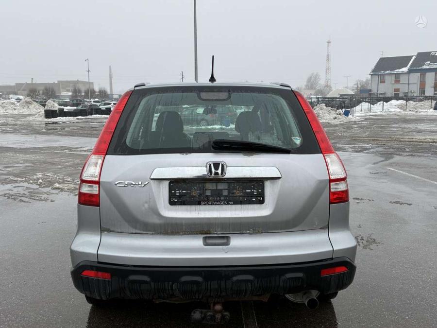 Pelēks Honda CR-V 2006 Marijampole, ar dzinēja tilpumu 2.00 L un nobraukumu 299 tūkst. km par 3150 €, foto 5 vietnē AUTOMOTO.COM.LV