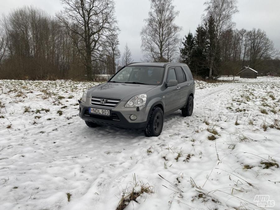 Grey Honda CR-V 2006 in Vilnius, with an engine capacity of 2.20 L and mileage of 351 thousand km for 3500 €, photo 1 on AUTOMOTO.COM.LV