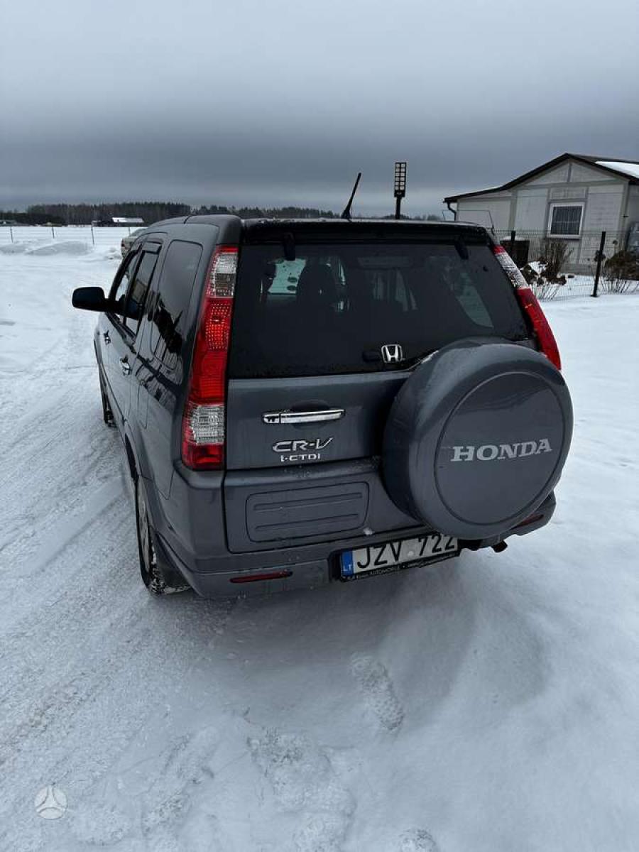 Pelēks Honda CR-V 2006 Viļņa, ar dzinēja tilpumu 2.20 L un nobraukumu 303 tūkst. km par 3500 €, foto 4 vietnē AUTOMOTO.COM.LV