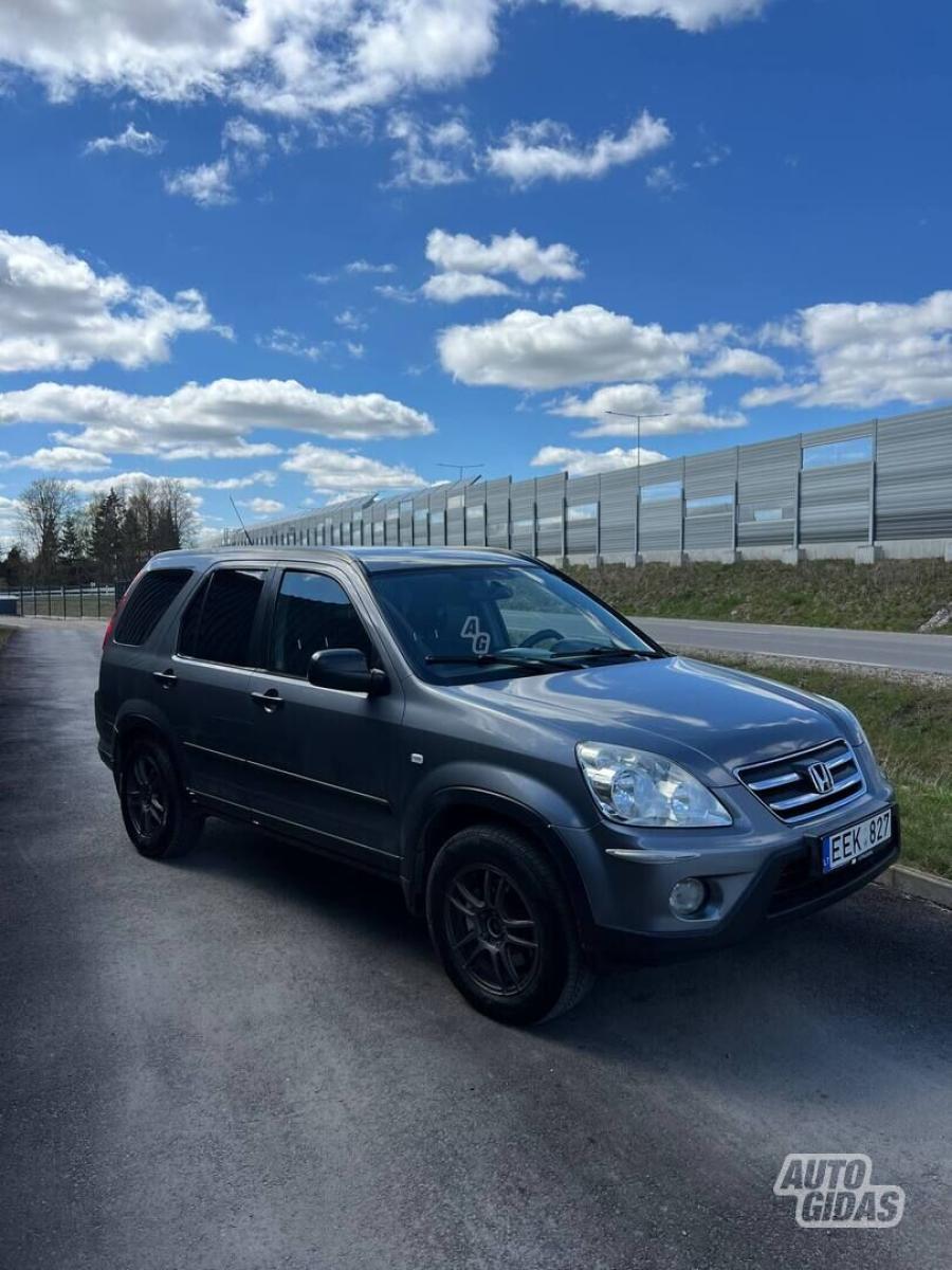 Grey Honda CR-V 2006 in Marijampole, with an engine capacity of 2.20 L and mileage of 314 thousand km for 2750 €, photo 3 on AUTOMOTO.COM.LV