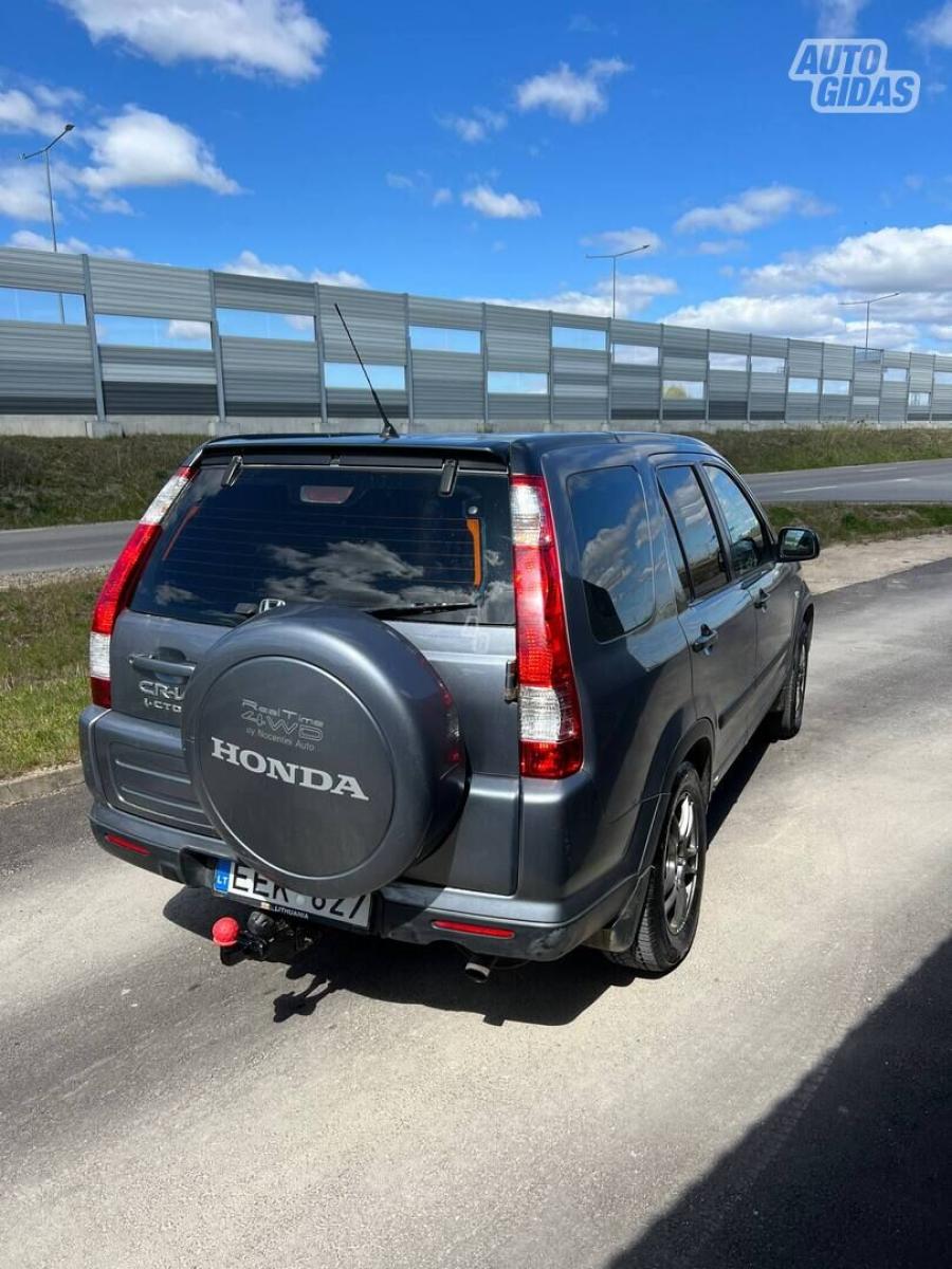 Grey Honda CR-V 2006 in Marijampole, with an engine capacity of 2.20 L and mileage of 314 thousand km for 2750 €, photo 4 on AUTOMOTO.COM.LV