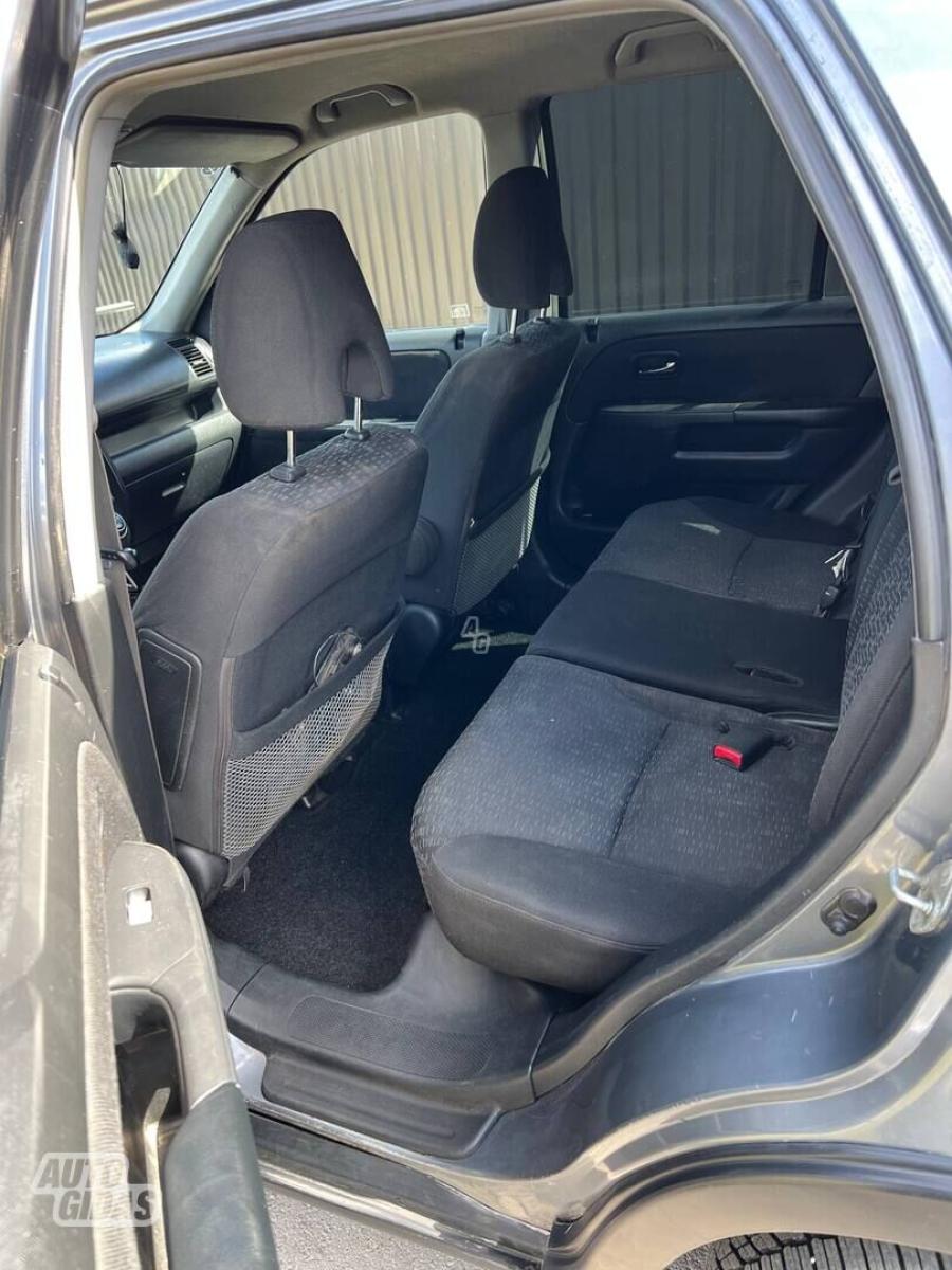 Grey Honda CR-V 2006 in Marijampole, with an engine capacity of 2.20 L and mileage of 314 thousand km for 2750 €, photo 8 on AUTOMOTO.COM.LV