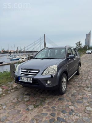 Pelēks Honda CR-V 2006 Rīga, ar dzinēja tilpumu 2.20 L un nobraukumu 265 tūkst. km par 3550 €, foto 4 vietnē AUTOMOTO.COM.LV